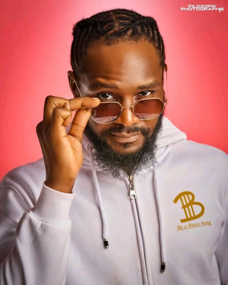 Amron et arrestation au Togo