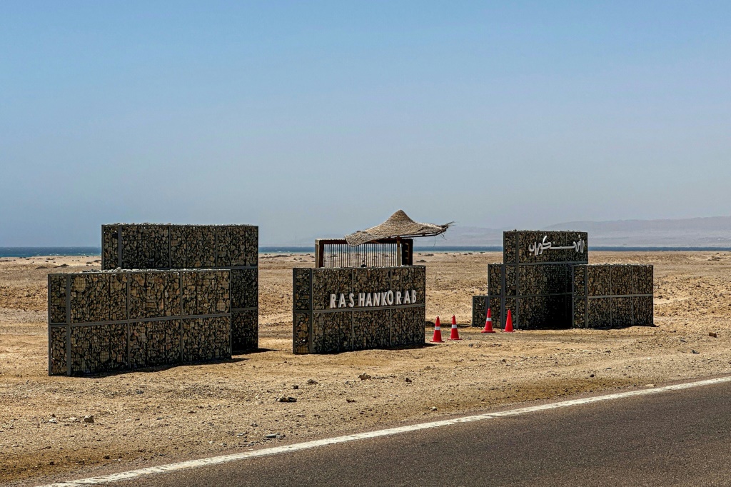 eaux limpides de Ras Hankorab en Egypte