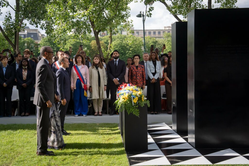 Kagame et Macron inaugurent un nouveau Mémorial anti-génocide des Tutsi ...